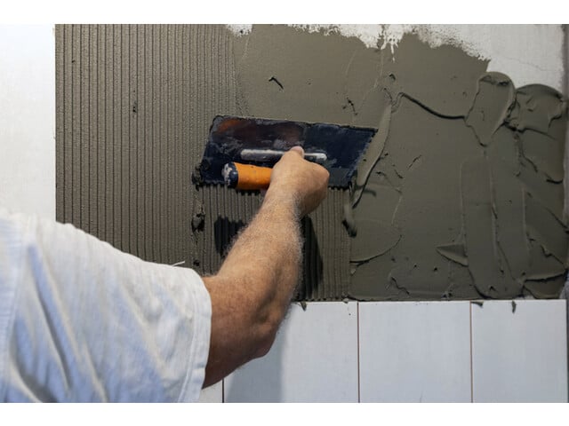 Conheça detalhes sobre como passar argamassa na parede | Quartzolit